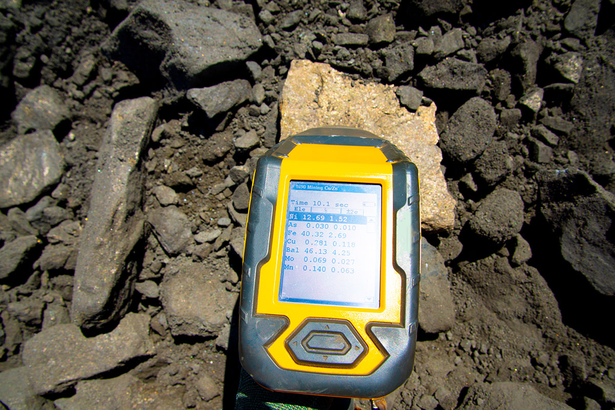 Best Handheld XRF Analyzers: 3 Best XRF Guns in 2024