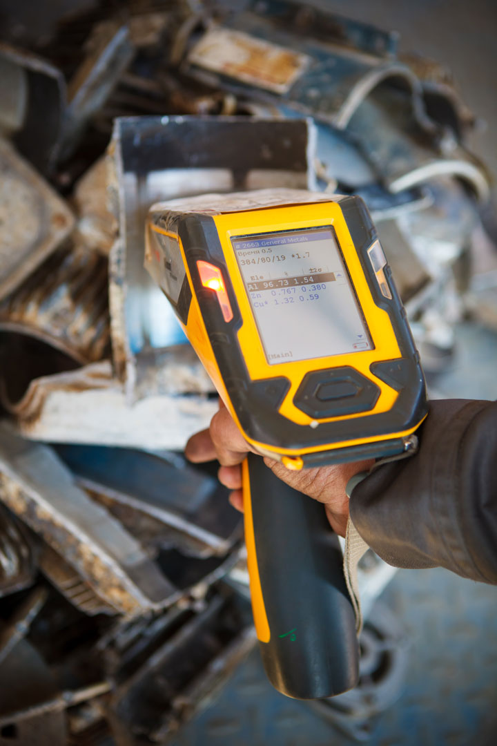 Best Handheld XRF Analyzers: 3 Best XRF Guns in 2024